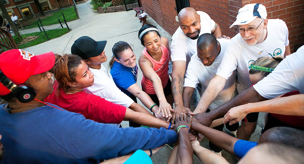Volunteer Runners Help Homeless Chicagoans Take Their Next Steps - The ...
